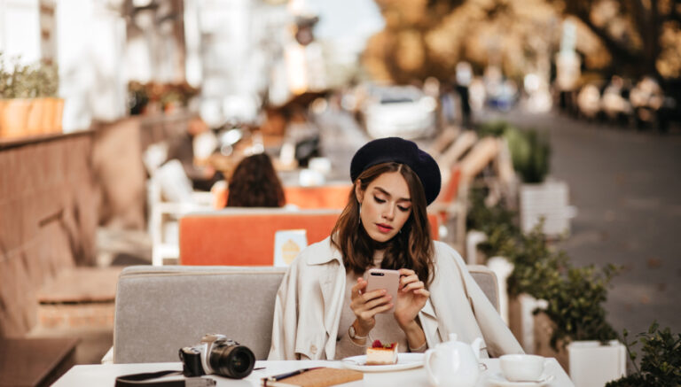 Restaurant Hostess: Roles, Responsibilities, and Key Job Insights